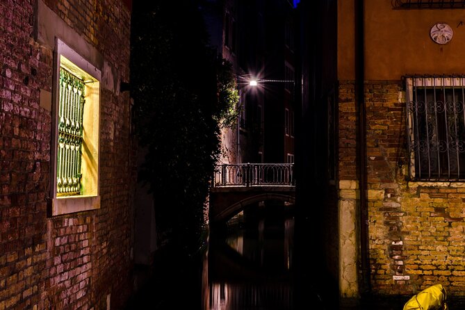 Venice at Sunset: Crimes, Legends and Mysteries - The Experience in Detail