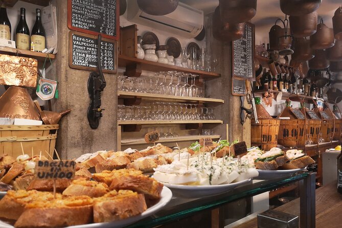 Venice Cicchetti, Spritz and Wine Tour with a Local Guide - Wine, Spritz, and More Cicchetti in Cannaregio (about 45 minutes)