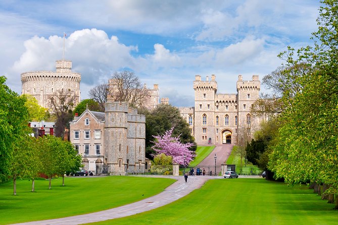 Windsor Castle, Stonehenge and Oxford Day Guided Tour from London - Windsor Castle — A Majestic Beginning