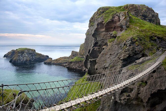 2-Day Northern Ireland Rail Tour: Belfast, Antrim Coast, and Giant's Causeway