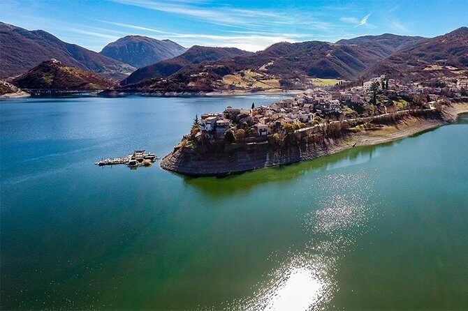 2 days: Hike the peak, Kayak the lake, visit Castle and best food