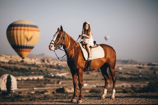 2 Hours Horse Riding with Balloons at Sunrise in Cappadocia