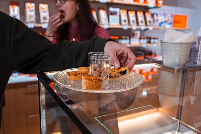 Afternoon Food Tour in Bordeaux : Local delicacies