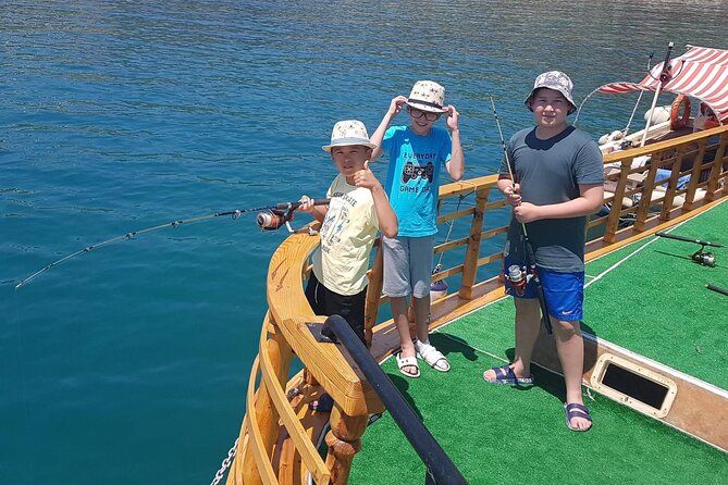 Alanya Relaxing Boat Tour with Lunch, Soft Drinks & Transfer