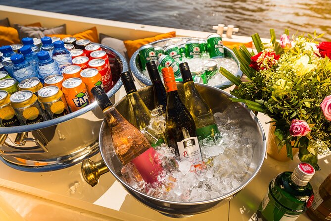 Amsterdam Private Boat Trip with Pizza and Unlimited Drinks - Food and Drinks: A Relaxed Indulgence