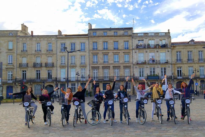 Bordeaux Essentials Sightseeing Bike Tour with a Local Guide