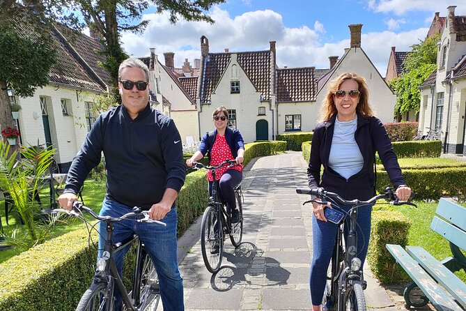 Bruges by bike with friends and family!