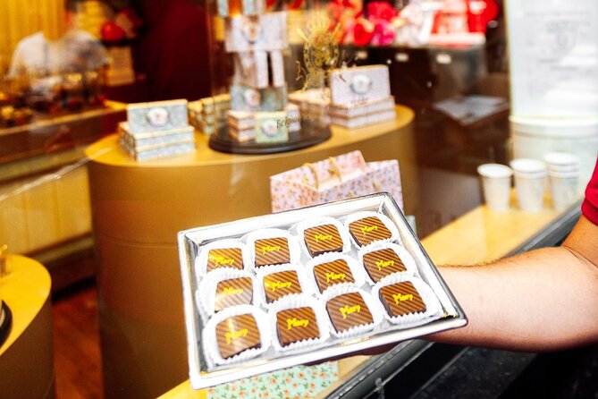 Brussels: Historical Walking Tour with Chocolate & Waffle Tasting