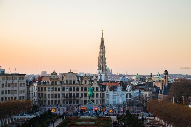 Brussels Walking Tour with Waffle Tasting: History and Delights