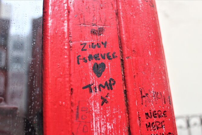 David Bowie Walking Tour of London - Exploring Carnaby Street and Fashion’s Connection to Bowie