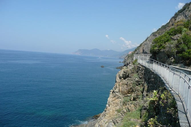 Day trip to Cinque Terre by Deluxe minivan & Hiking