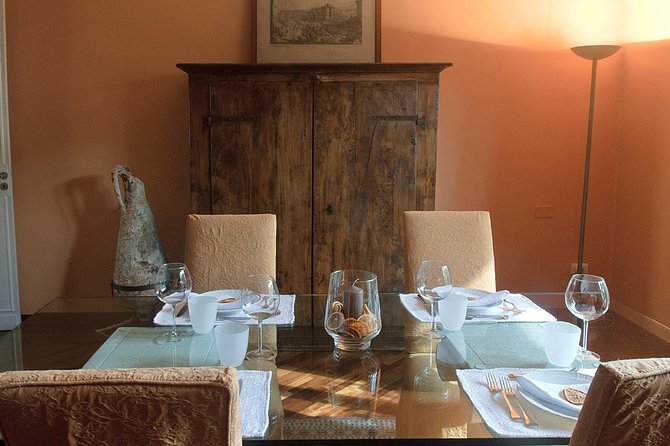 Dining experience at a local's home in Brindisi with show cooking