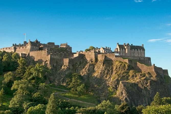 Edinburgh Rail Trip from London with Castle entry and Hop-on Hop-off bus - Arrival and First Impressions
