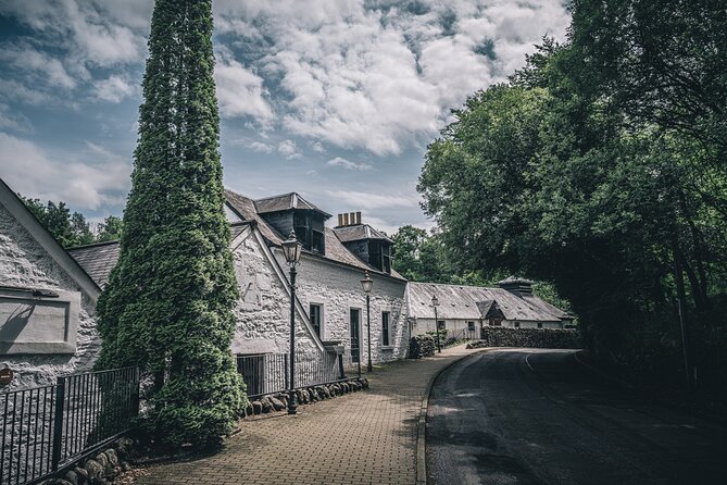 Edinburgh: The Ultimate Whisky Experience Tour - The Transportation and Group Size