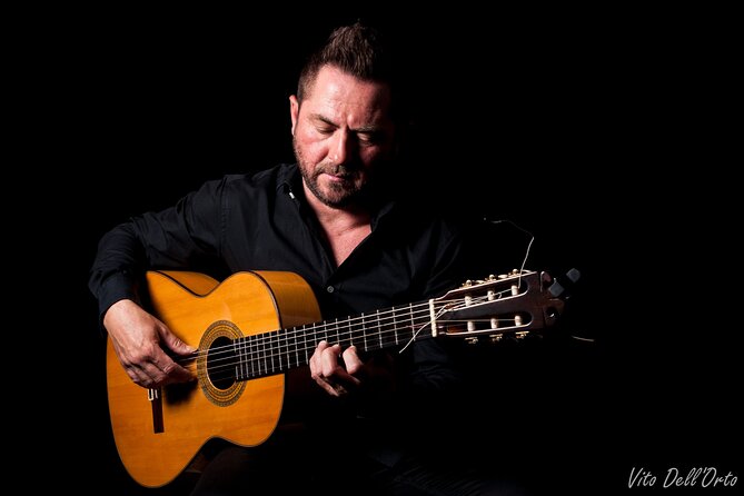 Flamenco show at the foot of the Giralda in Seville - Practical Details and Value