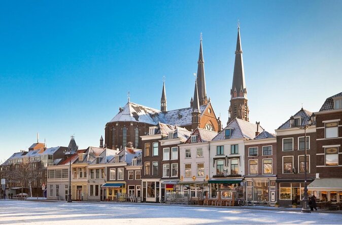 Go cycling through Delft! Culturally relaxed with a professional guide!