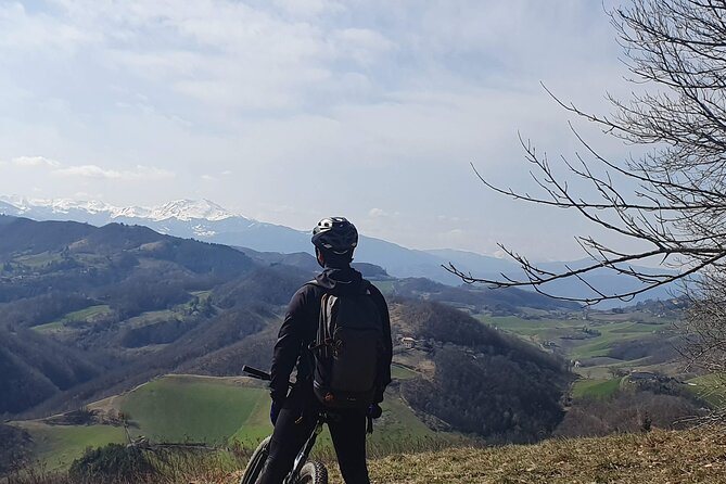 Guided E-bike Tour in Bologna with aperitif