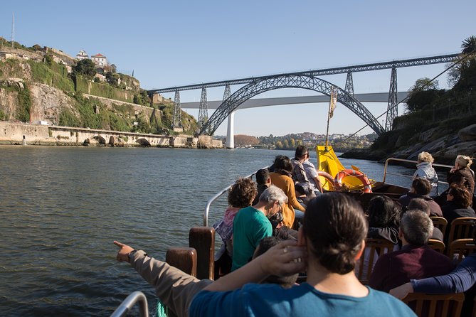 Half Day City Tour with Six Bridges Cruise and Wine Tasting - Detailed Tour Breakdown