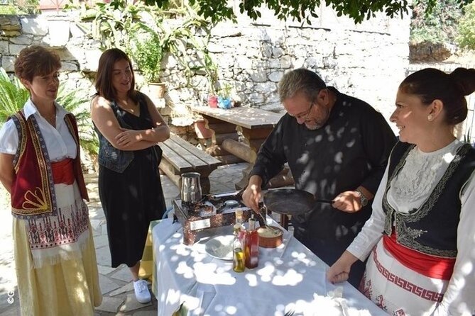 Heraklion: Cretan private cooking lesson with lunch in Arolithos