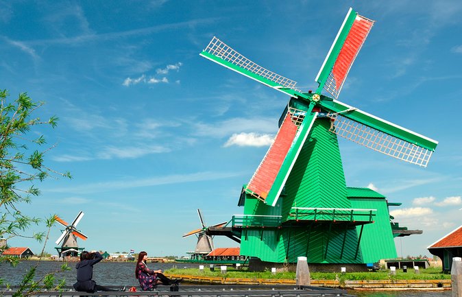 Keukenhof, Flower Fields, Volendam and Zaanse Schans Small-Group Tour - Exploring Traditional Dutch Culture: Zaanse Schans