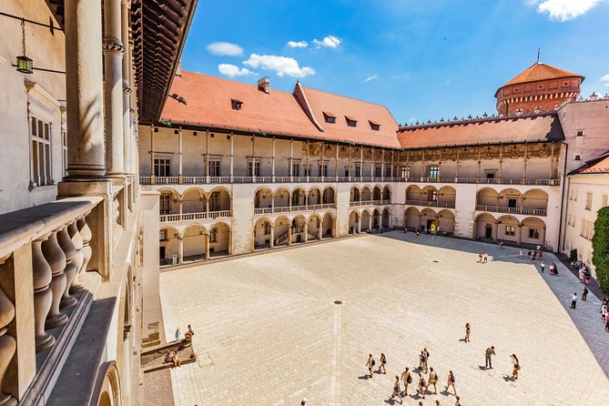 Krakow: Wawel Castle Guided Tour with Skip-The-Line Entry - How the Tour Is Organized