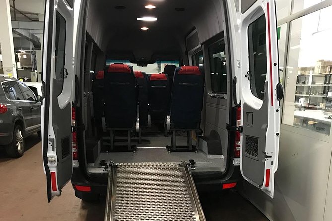 Minivan suitable for transporting disabled people with a wheelchair - Considerations and Practical Tips