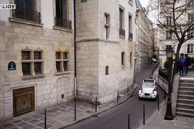 Paris Private Tour: Romantic Tour in a 2CV - The Experience of the Vehicle and Guide