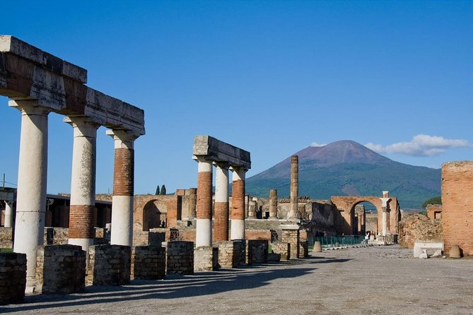 Pompeii and Vesuvius Small Group Tour From Naples with Pizza - Discovering Pompeii: A Journey Through Time