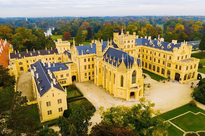 Prague-Budapest One-Way Sightseeing Day Tour - The Experience: What You Can Expect