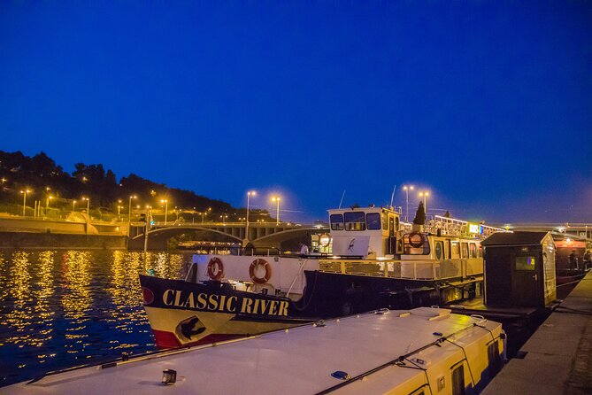 Prague: Sightseeing Boat Cruise with Buffet Dinner - The Experience in Practice