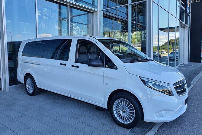 Private Arrival Transfer: from Zurich Airport to Zurich City