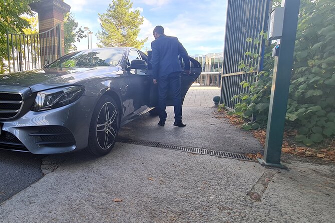 Private Chauffeured Transfer between CDG Airport and Paris - What’s Included and What’s Not