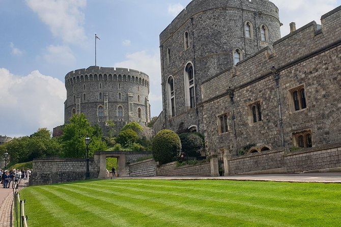Private driver guided tours Windsor castle Stonehenge - What You Can Expect from the Experience