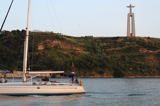 Private Sailboat Cruise with Barbecue and Drinks