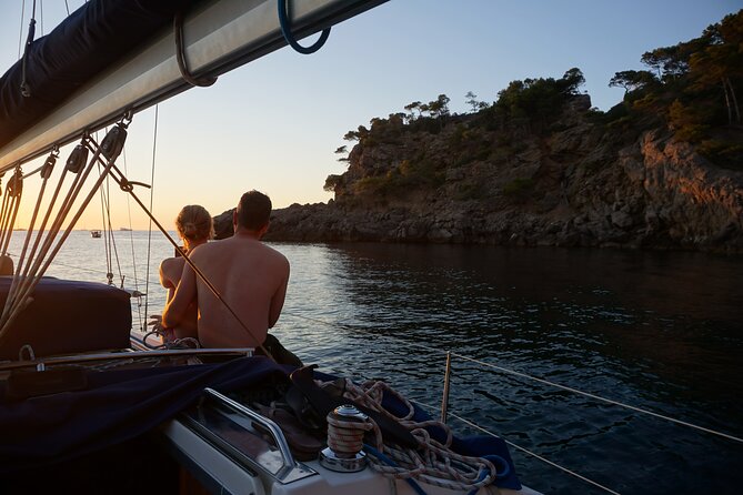 Private Sunset Sailing Tour along the North Coast - What the Reviews Say