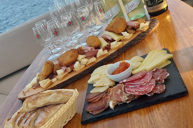 Private Tour in Douro, with tasting,on a Yacht for up to 5 People - How a Typical Tour Day Feels