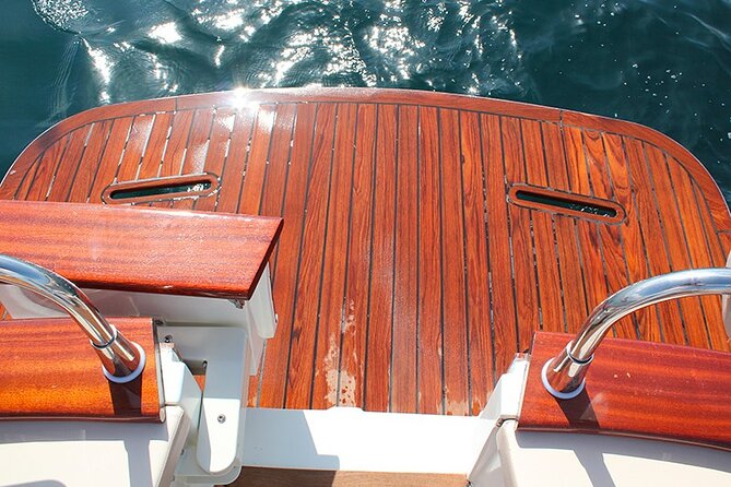 Procida Island Tour by Boat 2h 15m with Swimming and Underwater Photos