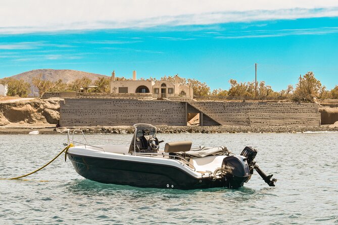 Rent a Boat with 30/50hp Engine in Santorini without a License - Who Should Consider This Experience?
