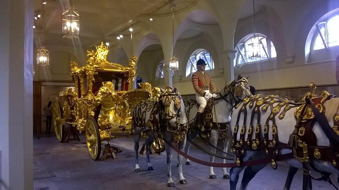 Royal Tour & Buckingham Palace State Rooms or Royal Mews Option - Choosing Your Highlight: Palace State Rooms or Royal Mews?