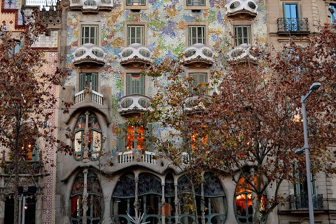 Sagrada Familia and Barcelona Highlights: Private Guided 4-Hour Driving Tour - Practical Details and Considerations