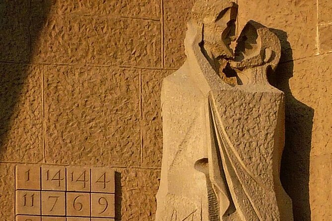 Sagrada Familia Private Tour with Priority Entrance - The Interior: Light and Color