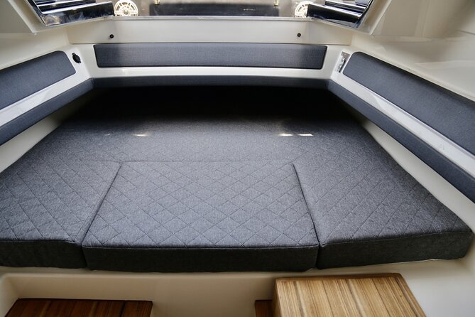 Santorini Caldera: Private Cruise with Speed Boat & Open Bar - What Sets This Tour Apart