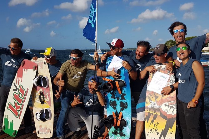 Semi-private kitesurfing course for beginners - The Sum Up