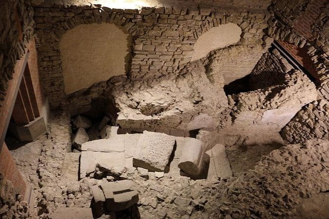 Skip the line Palazzo Vecchio Ticket Entrance - Going Up the Arnolfo Tower