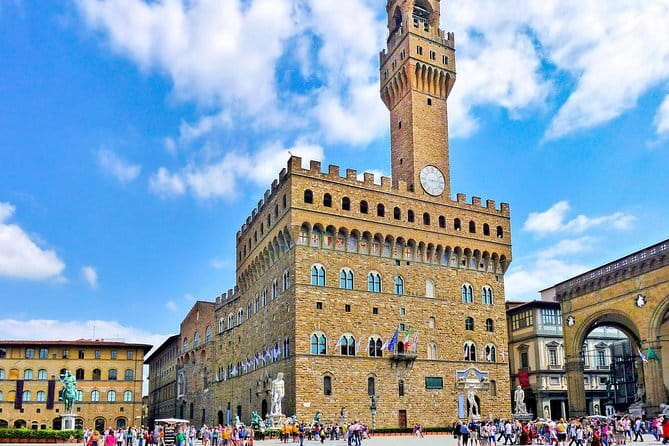 Skip the line: Uffizi small group and walking tour of Florence - Visiting the Uffizi Gallery: A Masterpiece in Itself