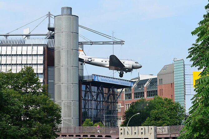 Take the U Train: An Audio Story of Berlin's Oldest Elevated Railway Line - The Route in Detail: Stops and Highlights