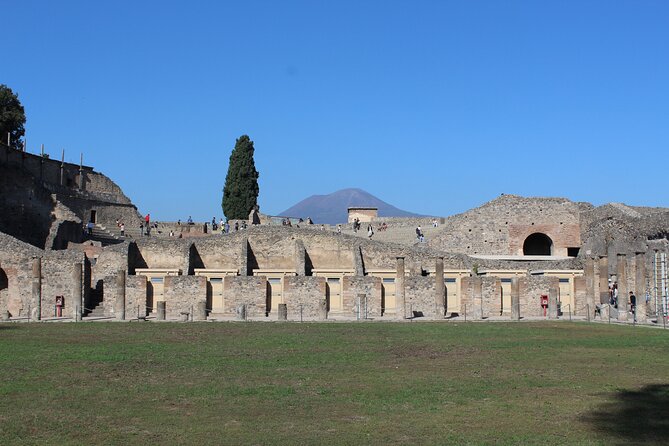 The beautiful Pompeii, two-hour tour to discover the hidden places of the city