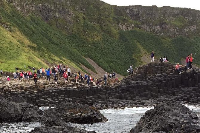 The Giant's Causeway, Dunluce Castel and Belfast - Spanish guide - Exploring Each Stop in Detail