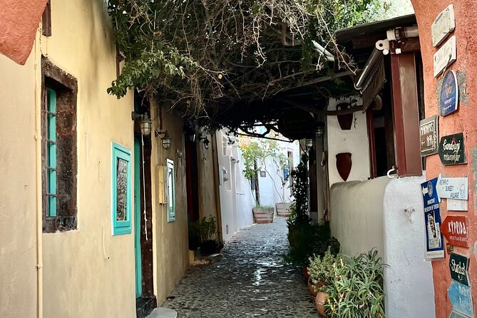 The Highlights of Santorini on a Mini Bus Daily Sunset Tour - Why Travelers Love This Tour