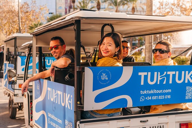 Valencia by Tuk Tuk i: Private tour 1 or 2 hours explore the city